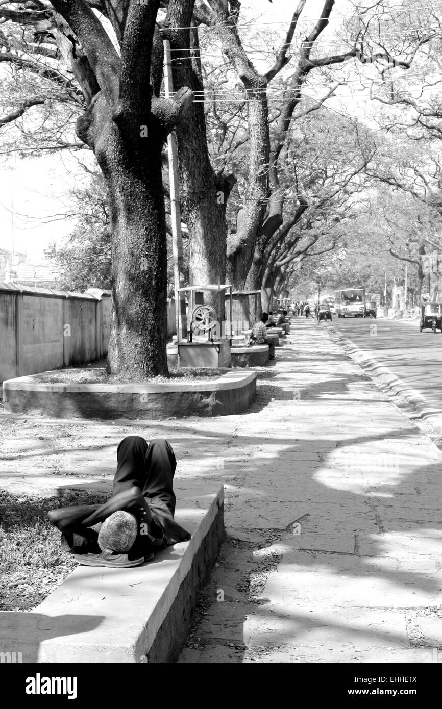Poor man under tree hi-res stock photography and images - Alamy