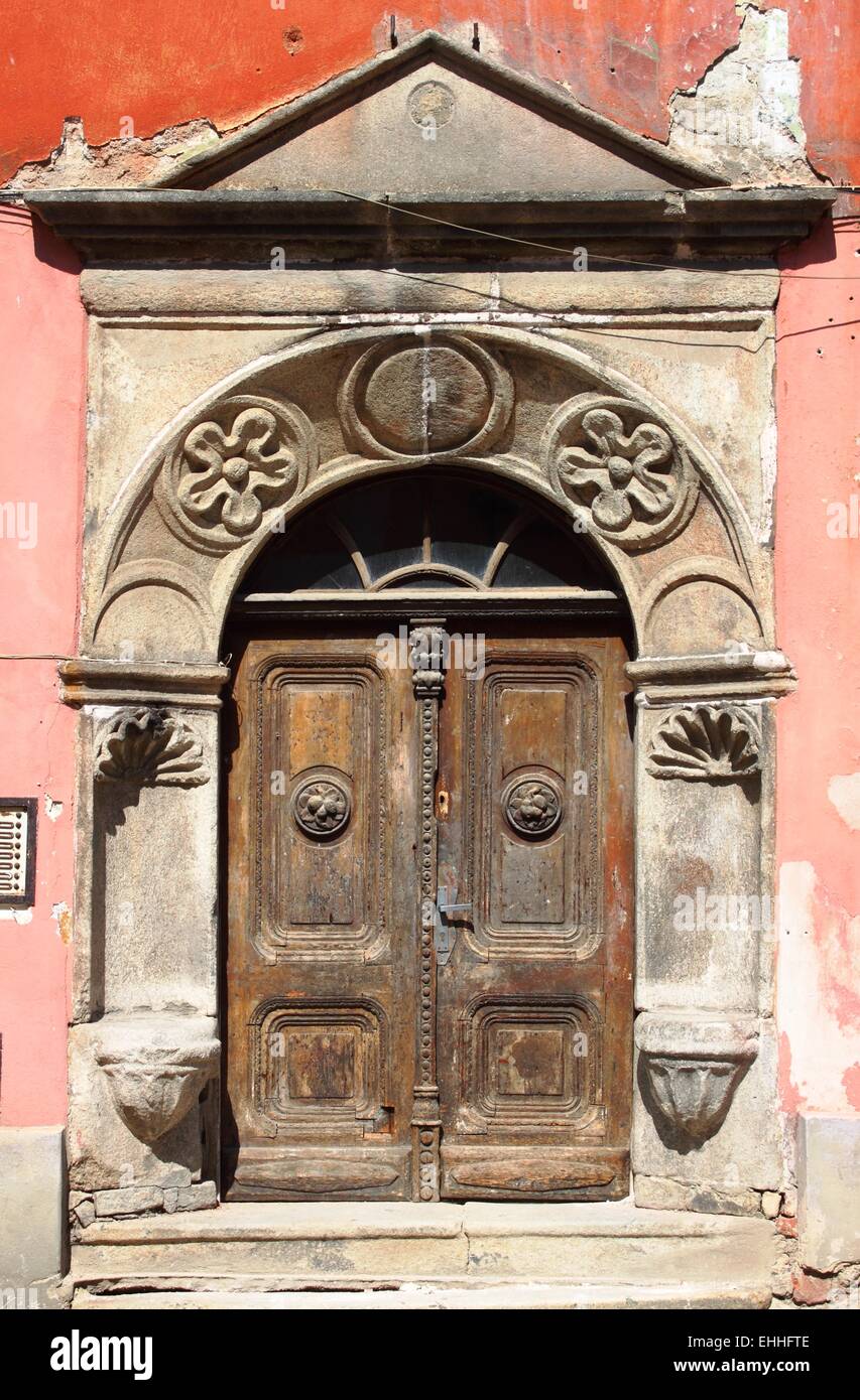 Medieval front door hi-res stock photography and images - Alamy