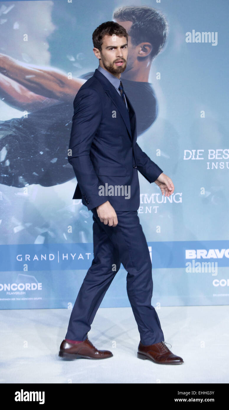 Theo James Insurgent Poster