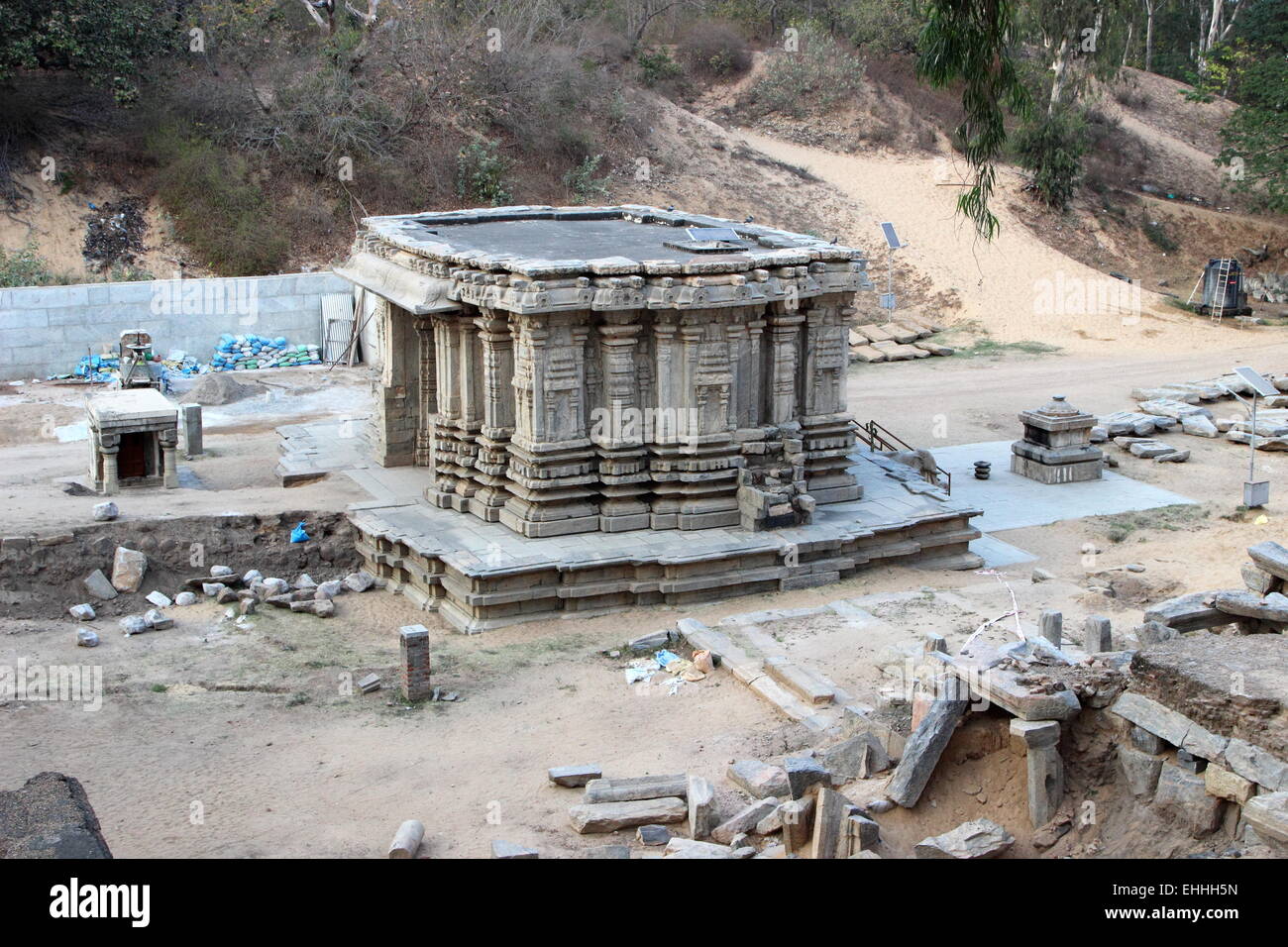 Talakadu temple hi-res stock photography and images - Alamy