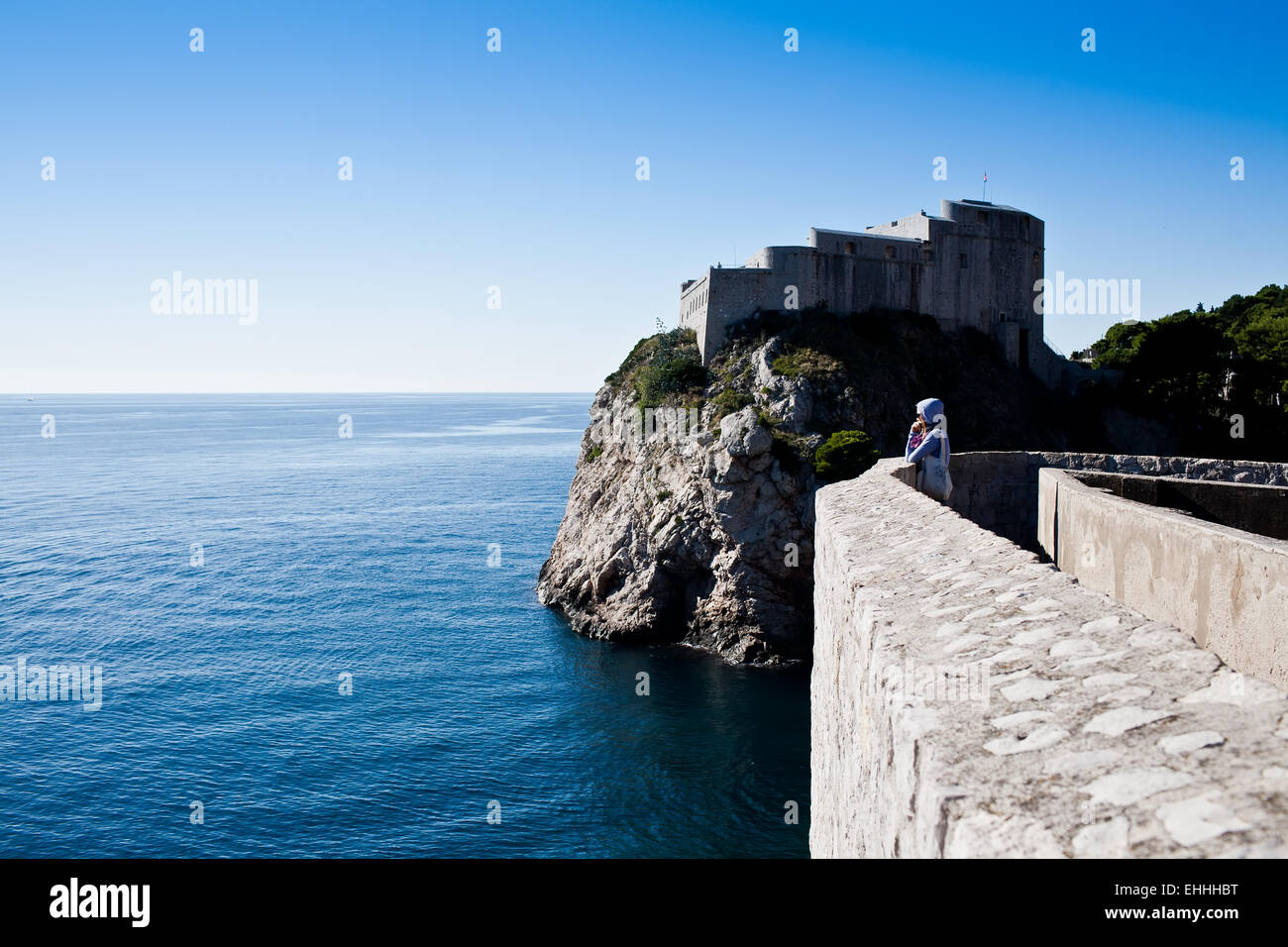 People looking over fort hi-res stock photography and images - Alamy