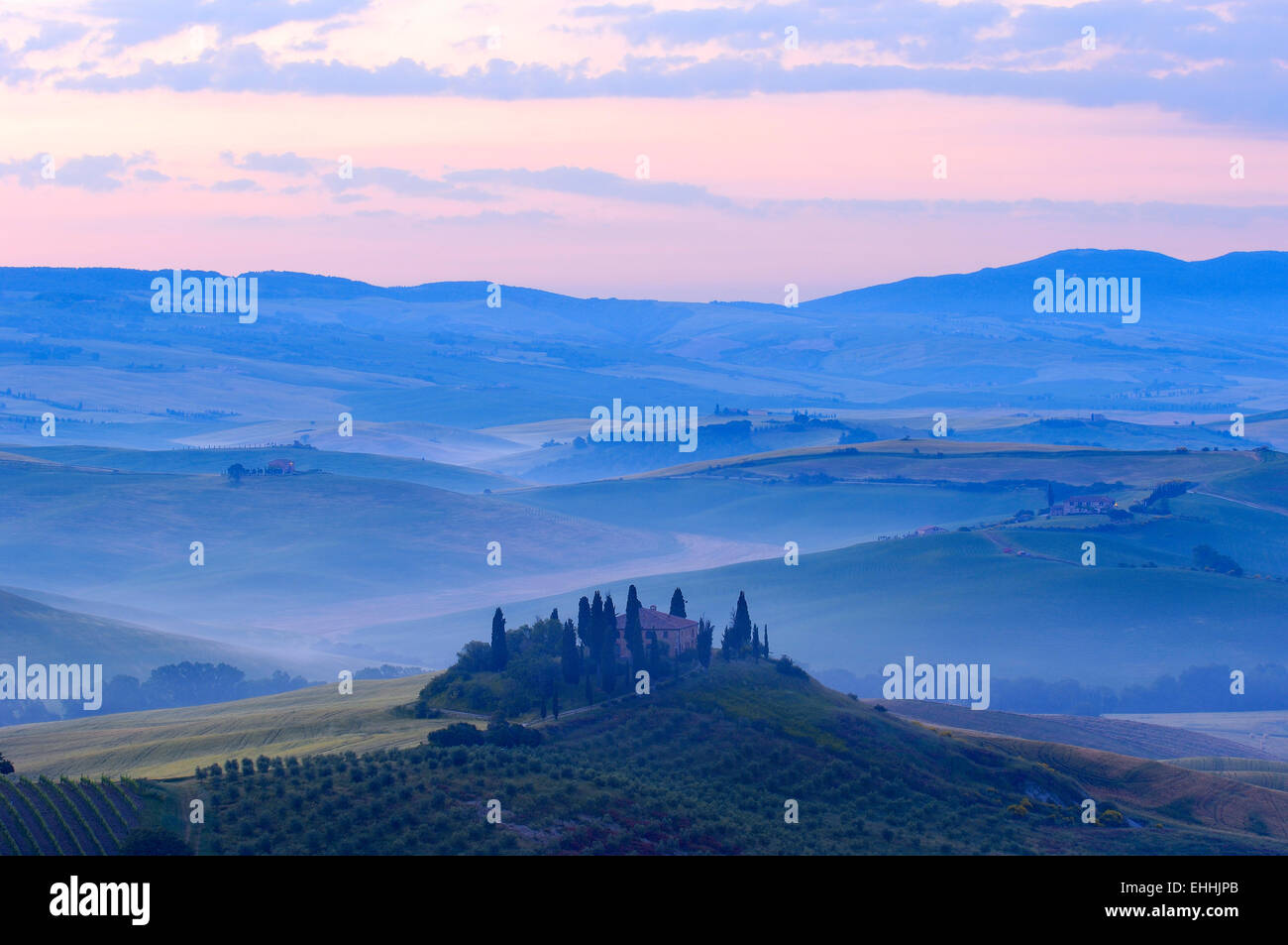 Val d'Orcia. Orcia Valley at dawn. Morning fog. UNESCO World Heritage ...