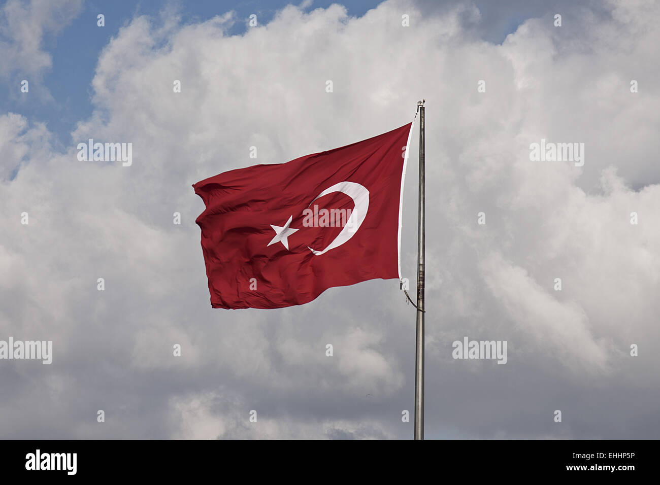 Flagge an fahnenmast hi-res stock photography and images - Alamy