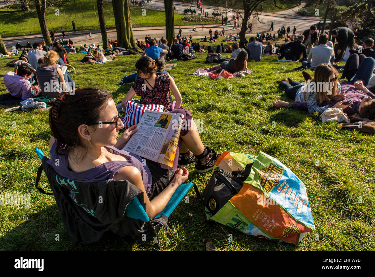Paris, France, Crowd of French People Enjoying Sunny Day, Springtime in ...