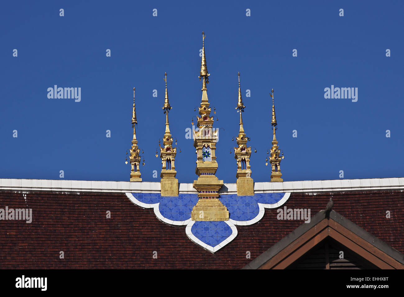 Roof of a temple Stock Photo - Alamy