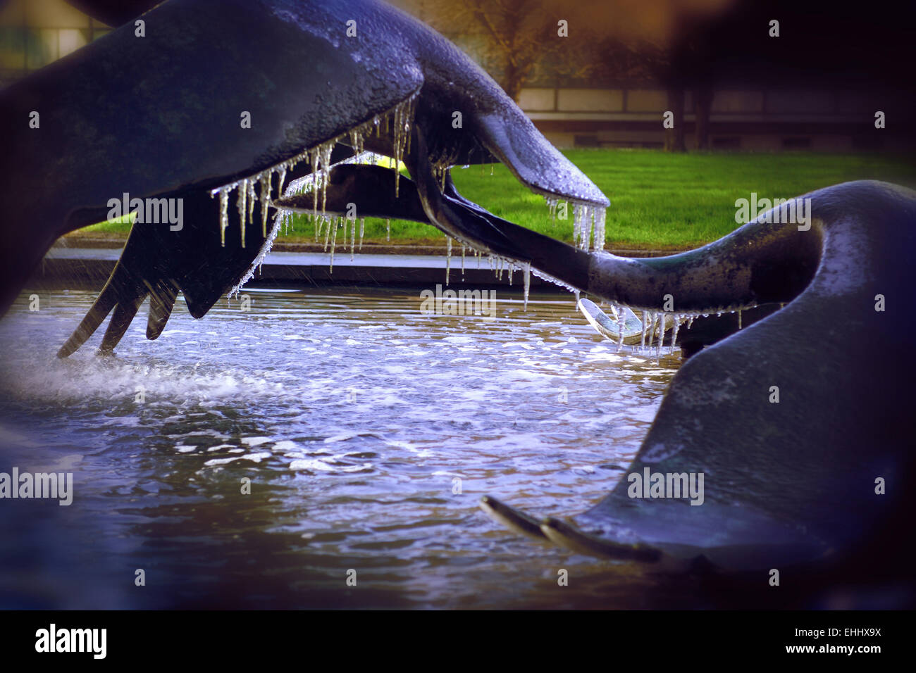 Sculpture of Swans, Civic Centre, Newcastle upon Tyne Stock Photo - Alamy