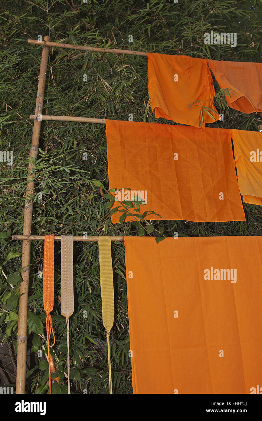 Traditionelle orange robe hi-res stock photography and images - Alamy