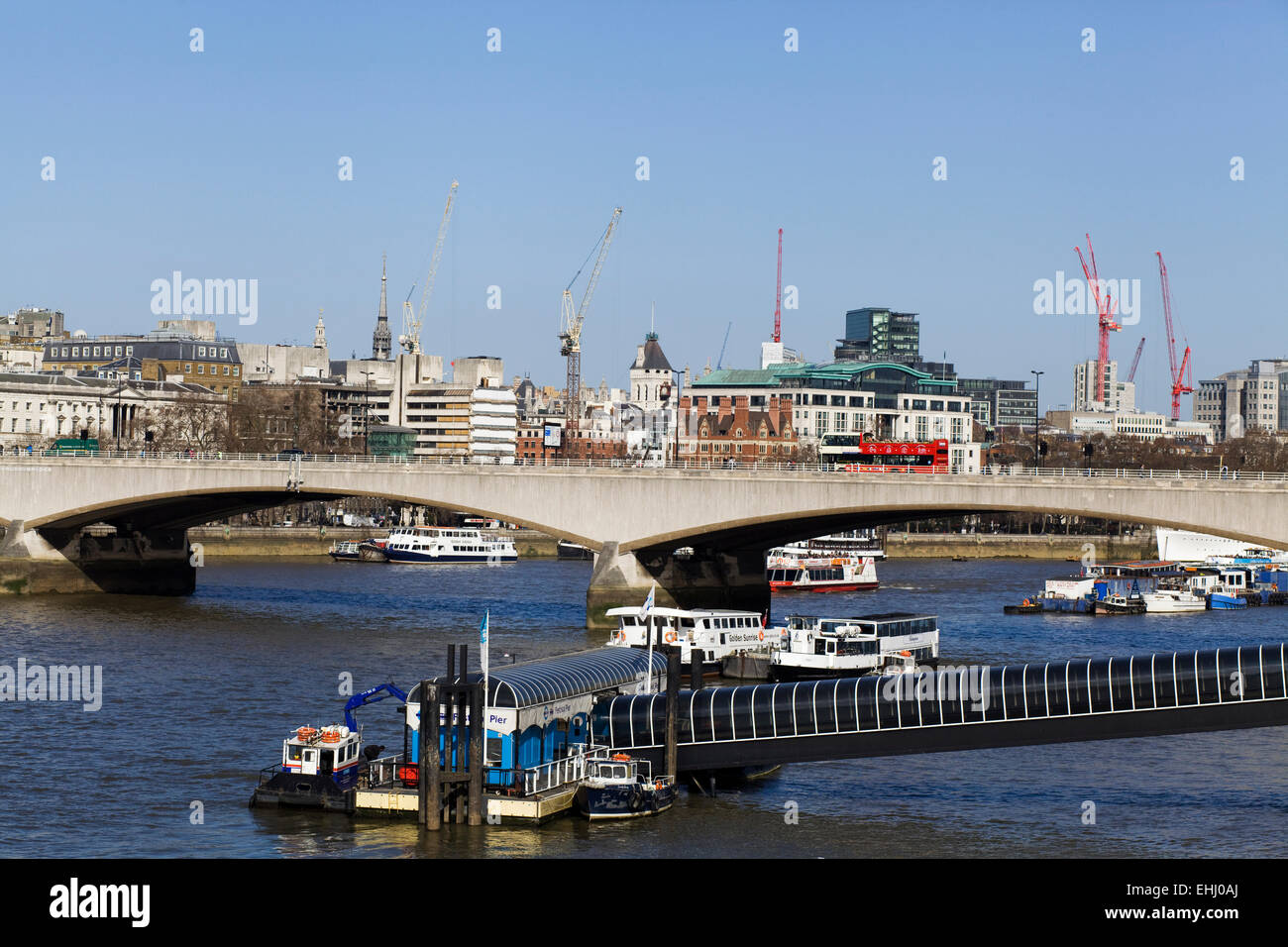 Floating platform london thames hi-res stock photography and images - Alamy