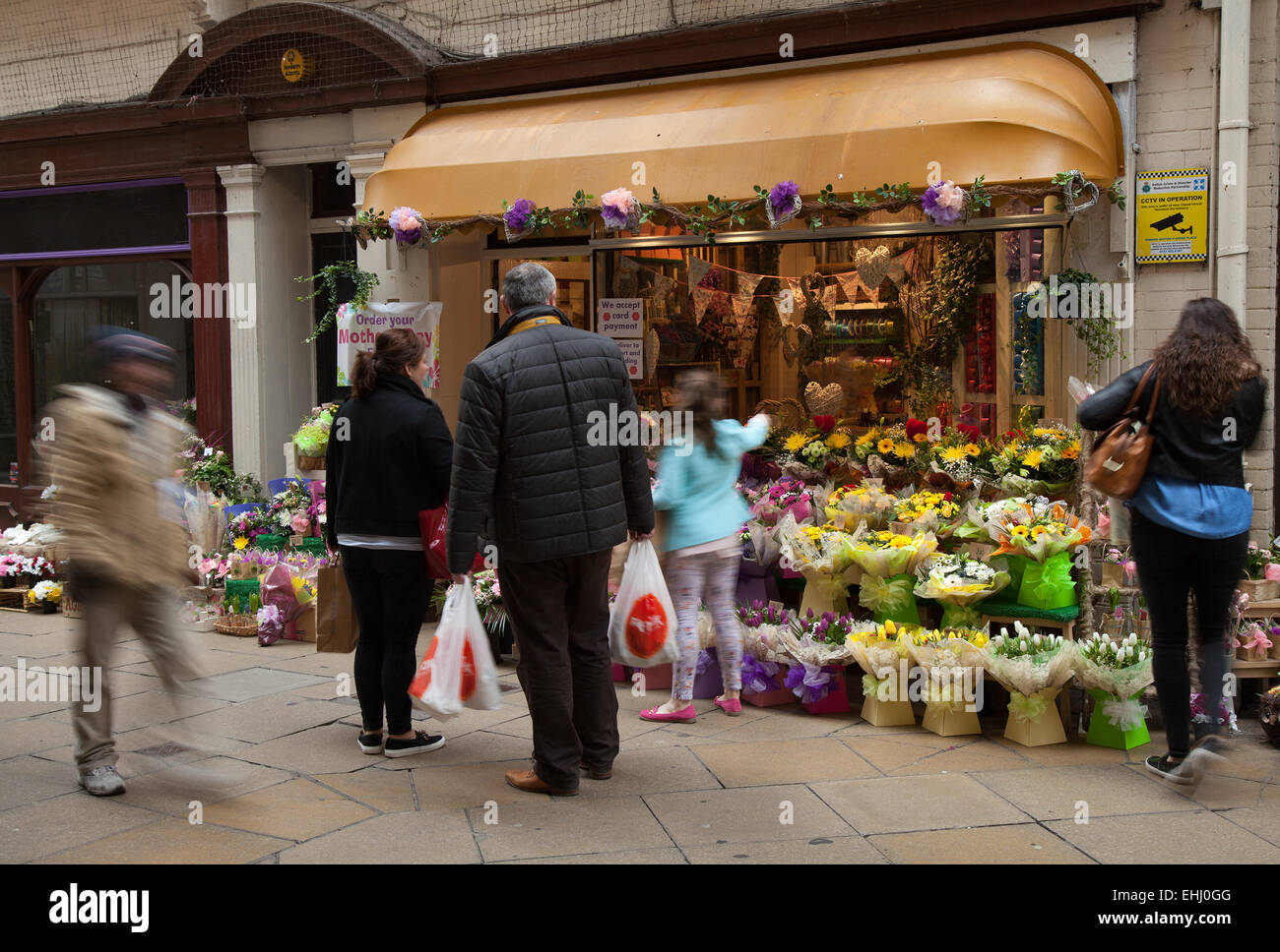 English florist shop front hi-res stock photography and images - Alamy