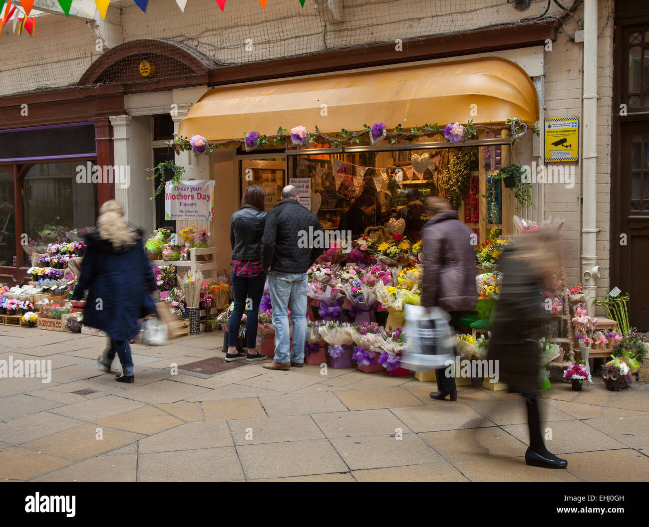 English florist shop front hi-res stock photography and images - Alamy