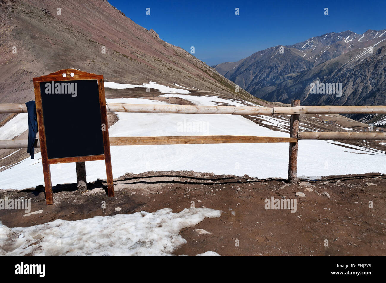 Mountain top information board sign hi-res stock photography and images ...