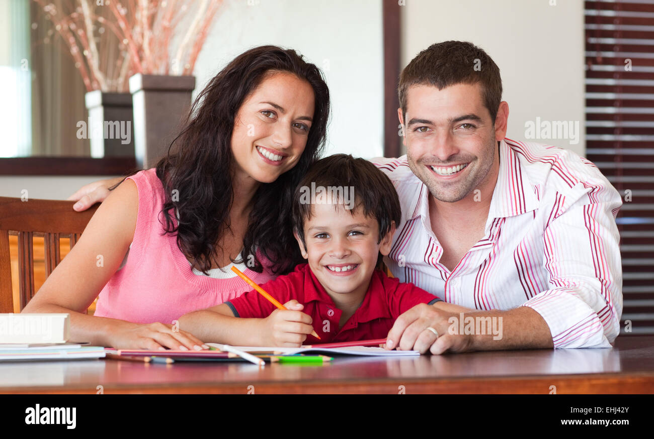 Cute boy sitting between his parents Stock Photo - Alamy
