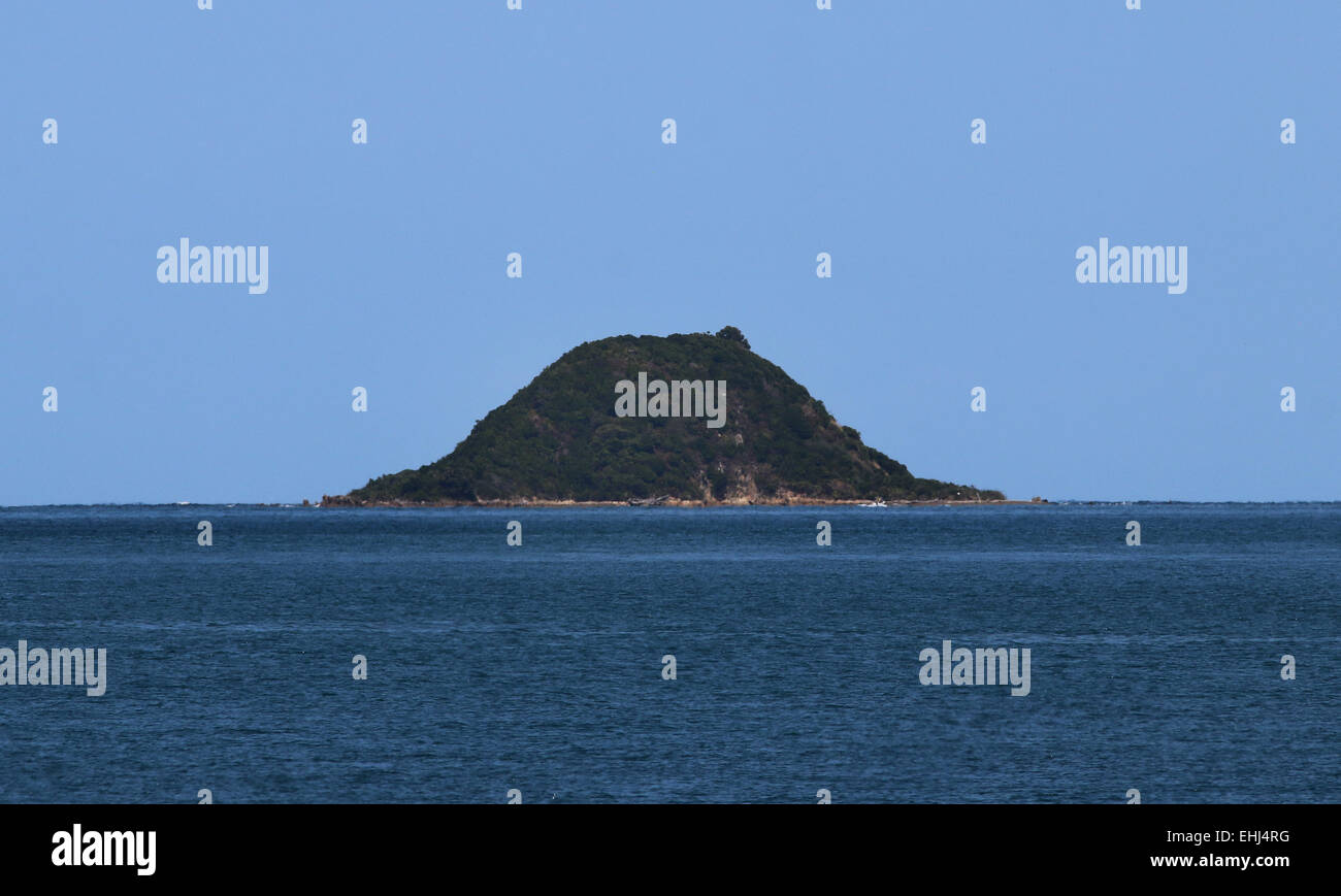 Tokomapauna island across from Kapiti Island New Zealand low tide cloud ...