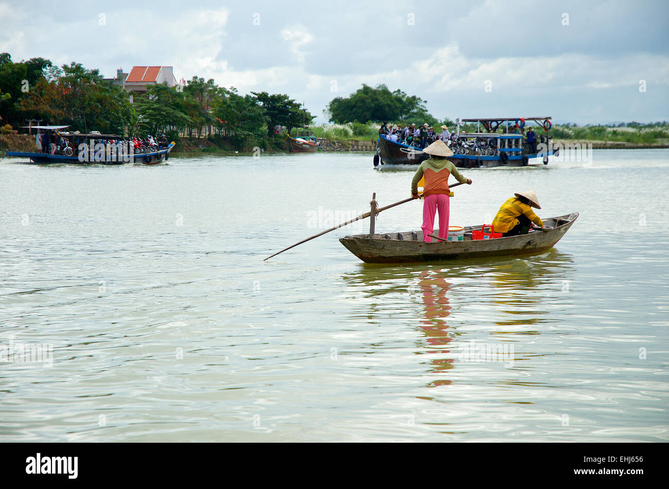 Traditional vietnamese boat hi-res stock photography and images - Alamy