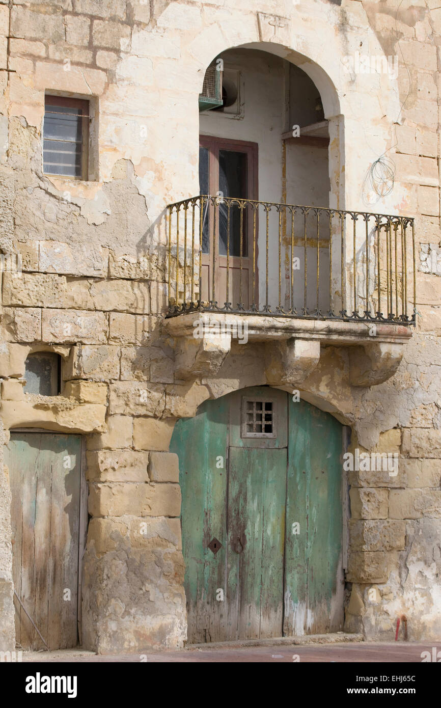 Rundown Garage High Resolution Stock Photography and Images - Alamy