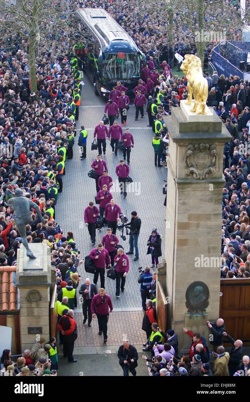 England rugby team bus hi-res stock photography and images - Alamy