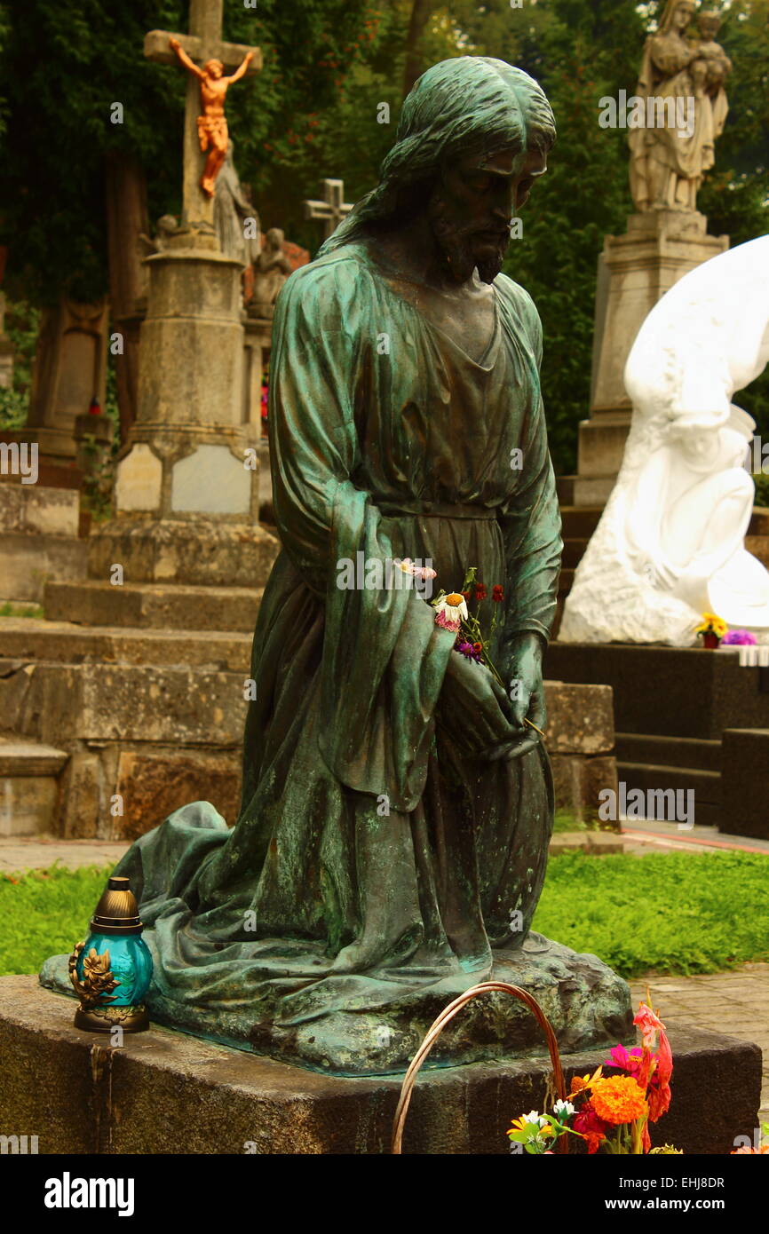 Stone monument in art form hi-res stock photography and images - Alamy