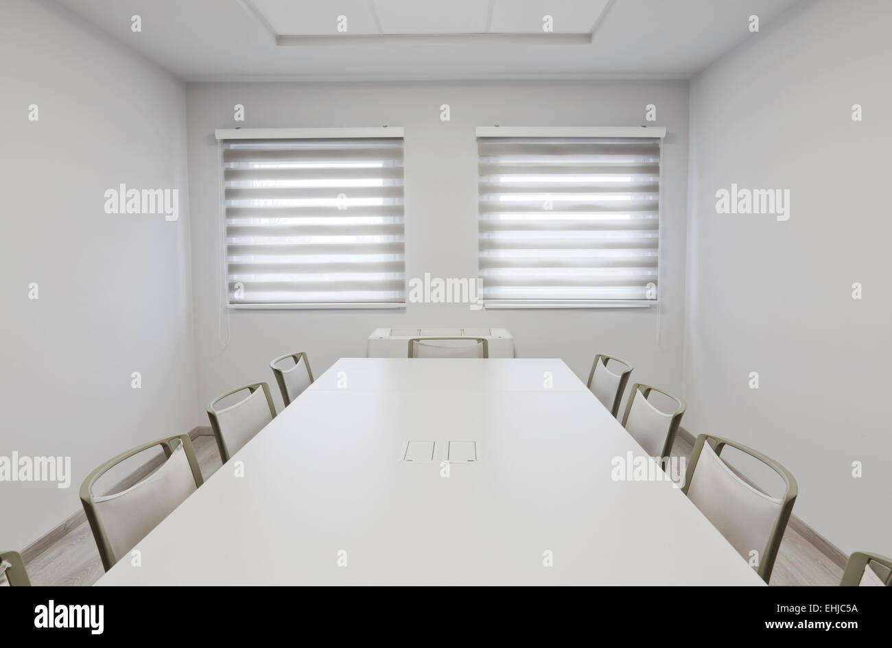 Empty room and desk hi-res stock photography and images - Alamy