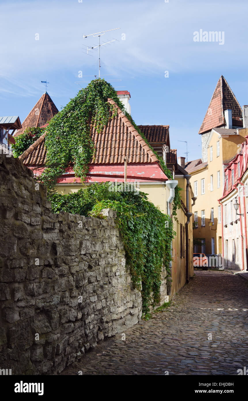 Street in old town tallinn hi-res stock photography and images - Alamy
