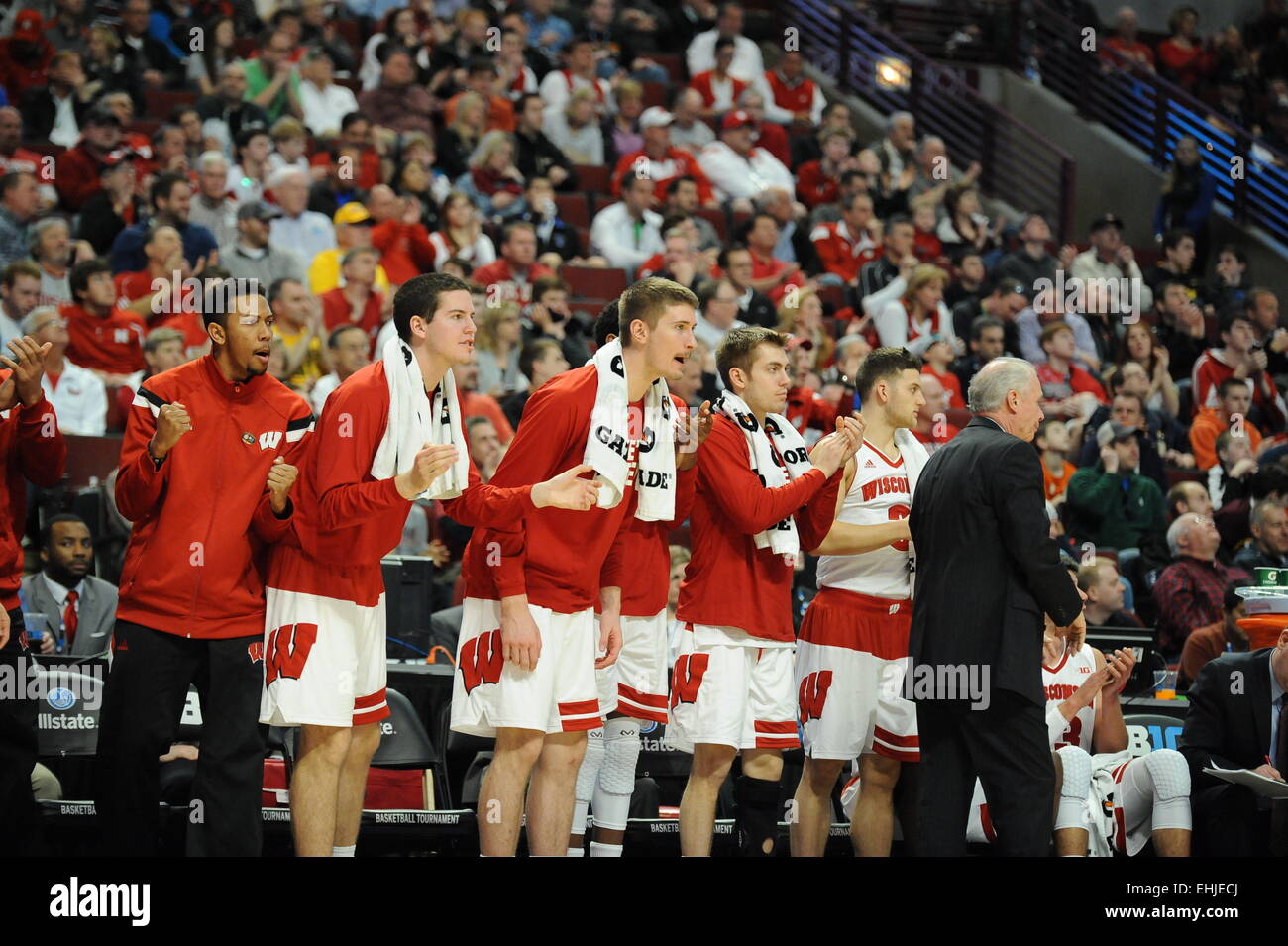 Chicago, IL, USA. 14th Mar, 2015. Wisconsin Badgers bench cheers for ...