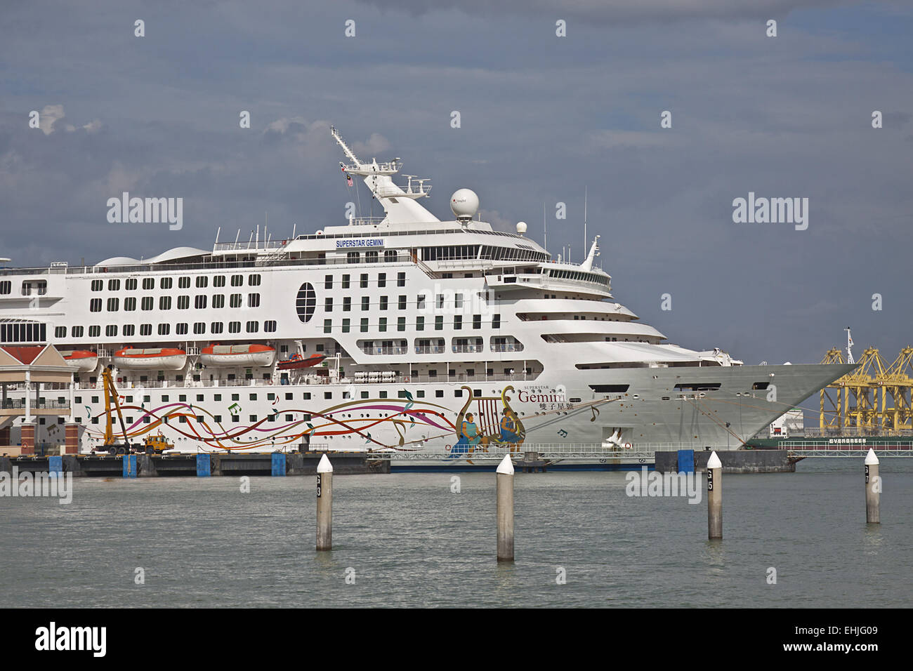 Superstar gemini hi-res stock photography and images - Alamy