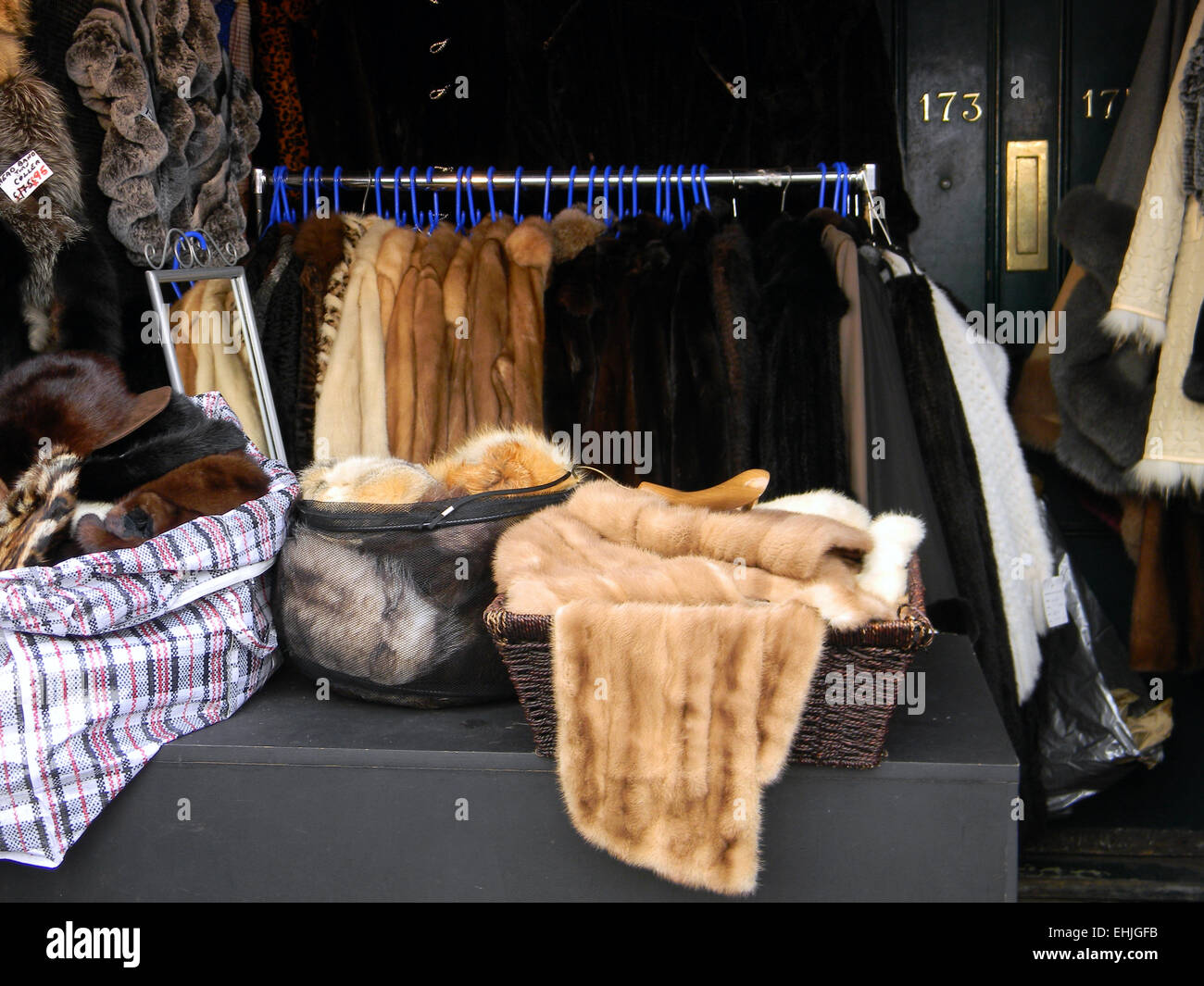 Fur stoles hi-res stock photography and images - Alamy