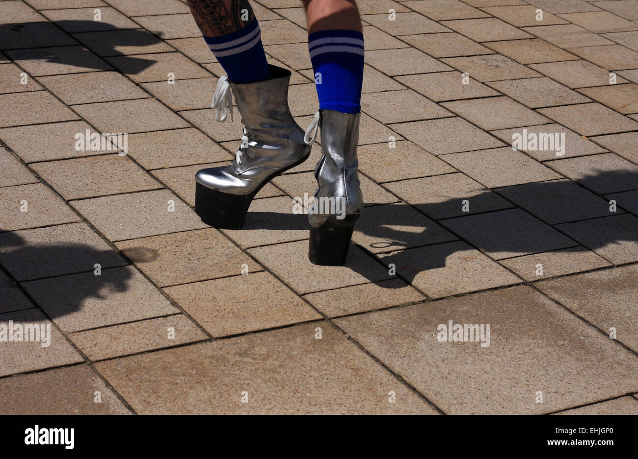 Posing people hi-res stock photography and images - Alamy