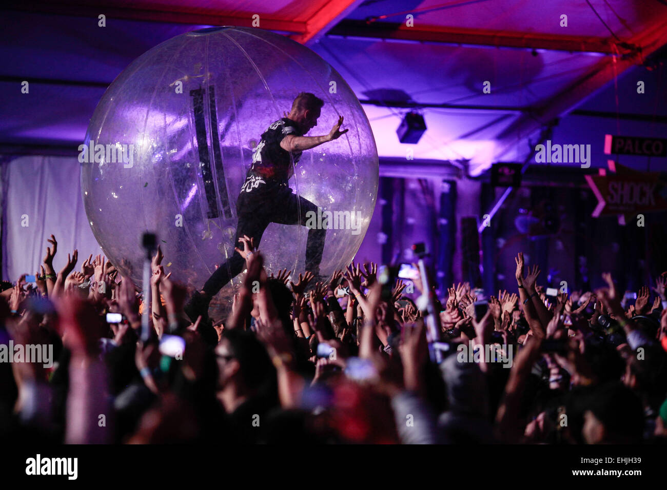 Major lazer hi-res stock photography and images - Alamy