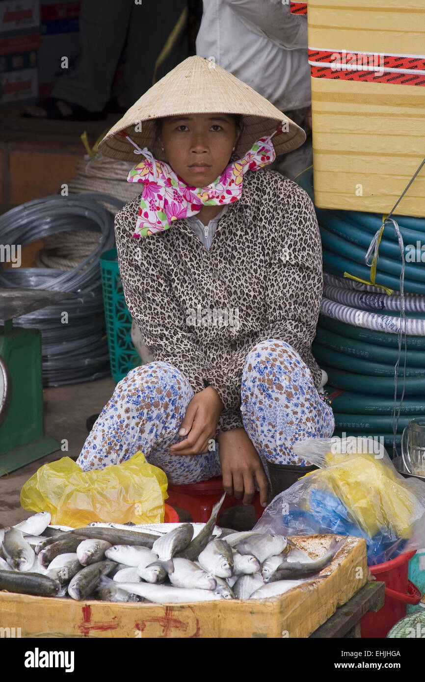 Asian fish vendors hi-res stock photography and images - Alamy