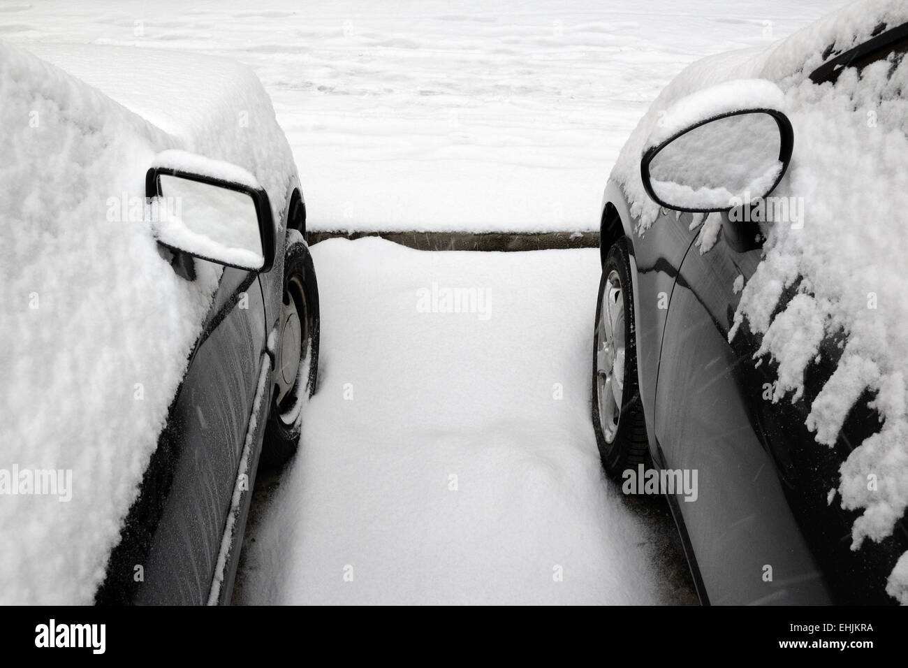snowed in cars Stock Photo - Alamy