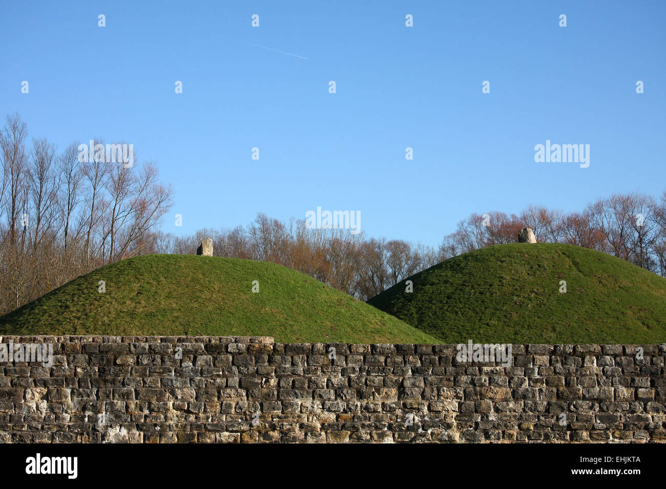 Roman burial mound hi-res stock photography and images - Alamy