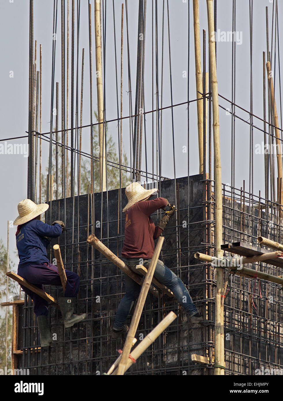 Female construction workers hi-res stock photography and images - Alamy