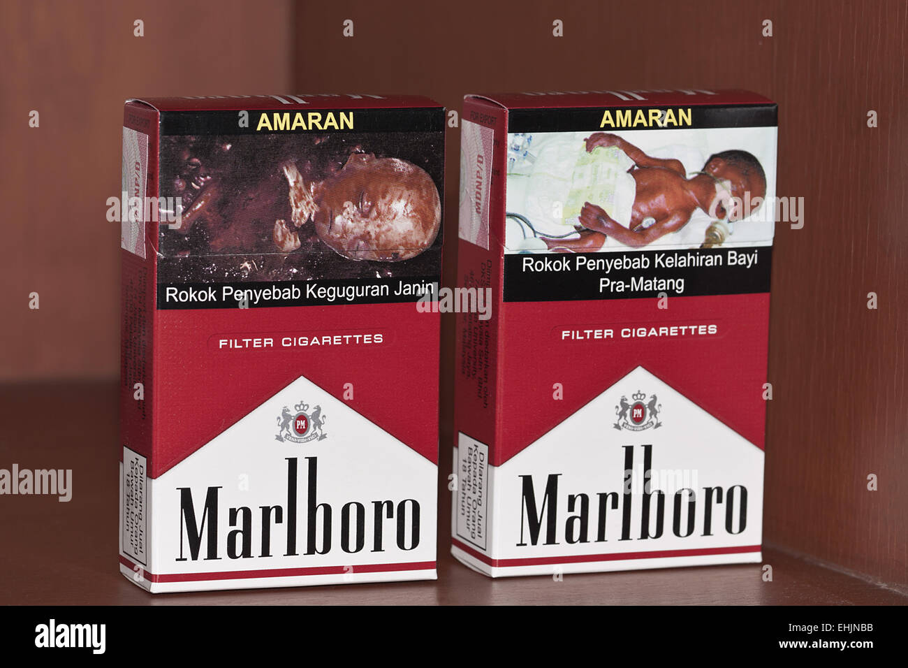 Marlboro logo hi-res stock photography and images - Alamy