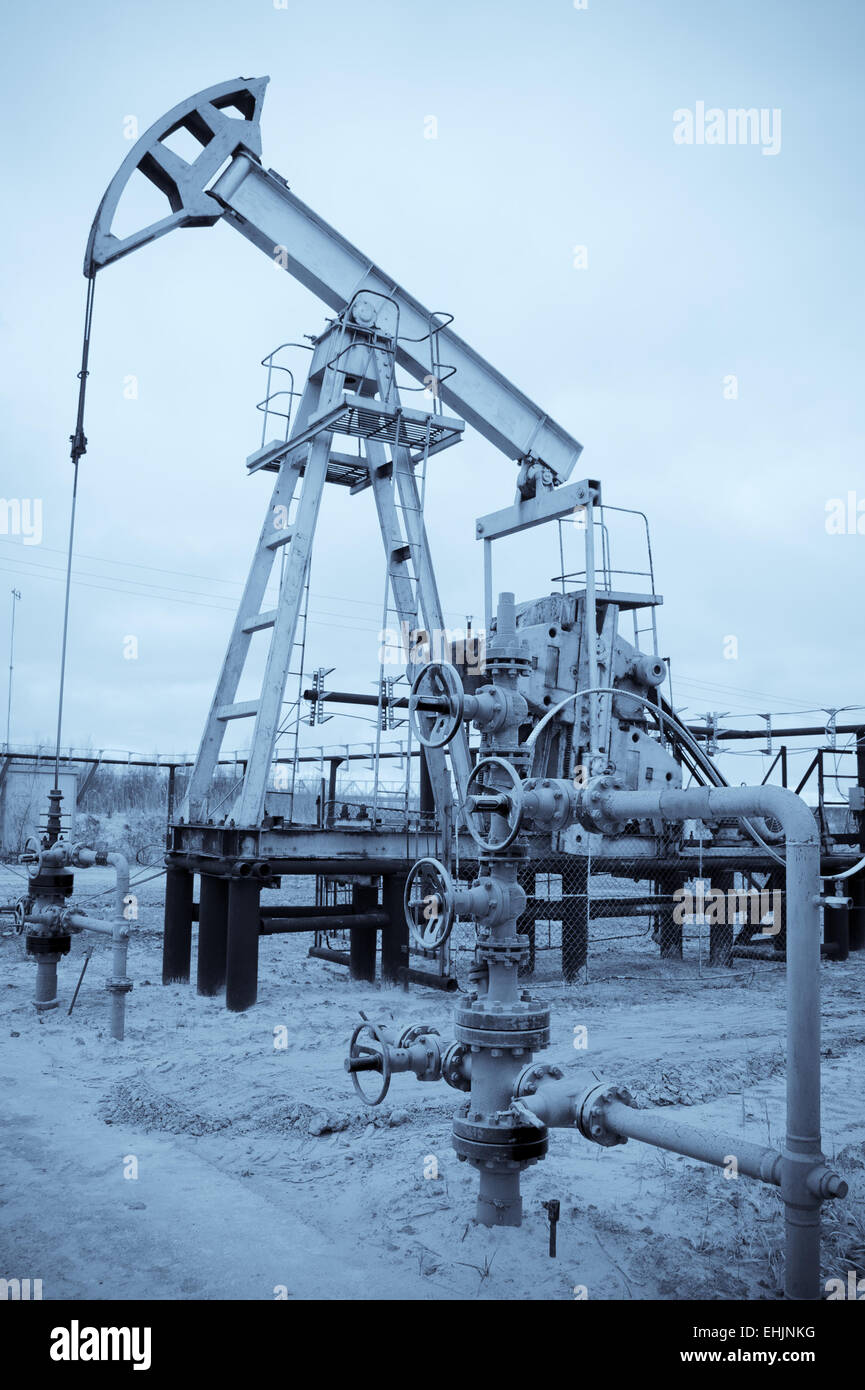 Oilwell hi-res stock photography and images - Alamy