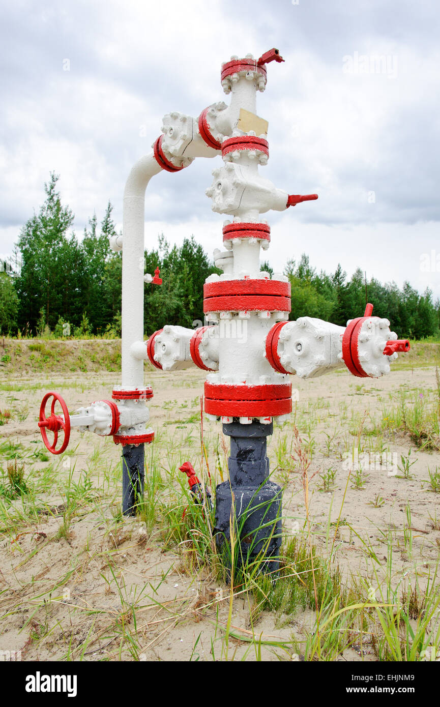 Oil gas industry wellhead flange hi-res stock photography and images ...