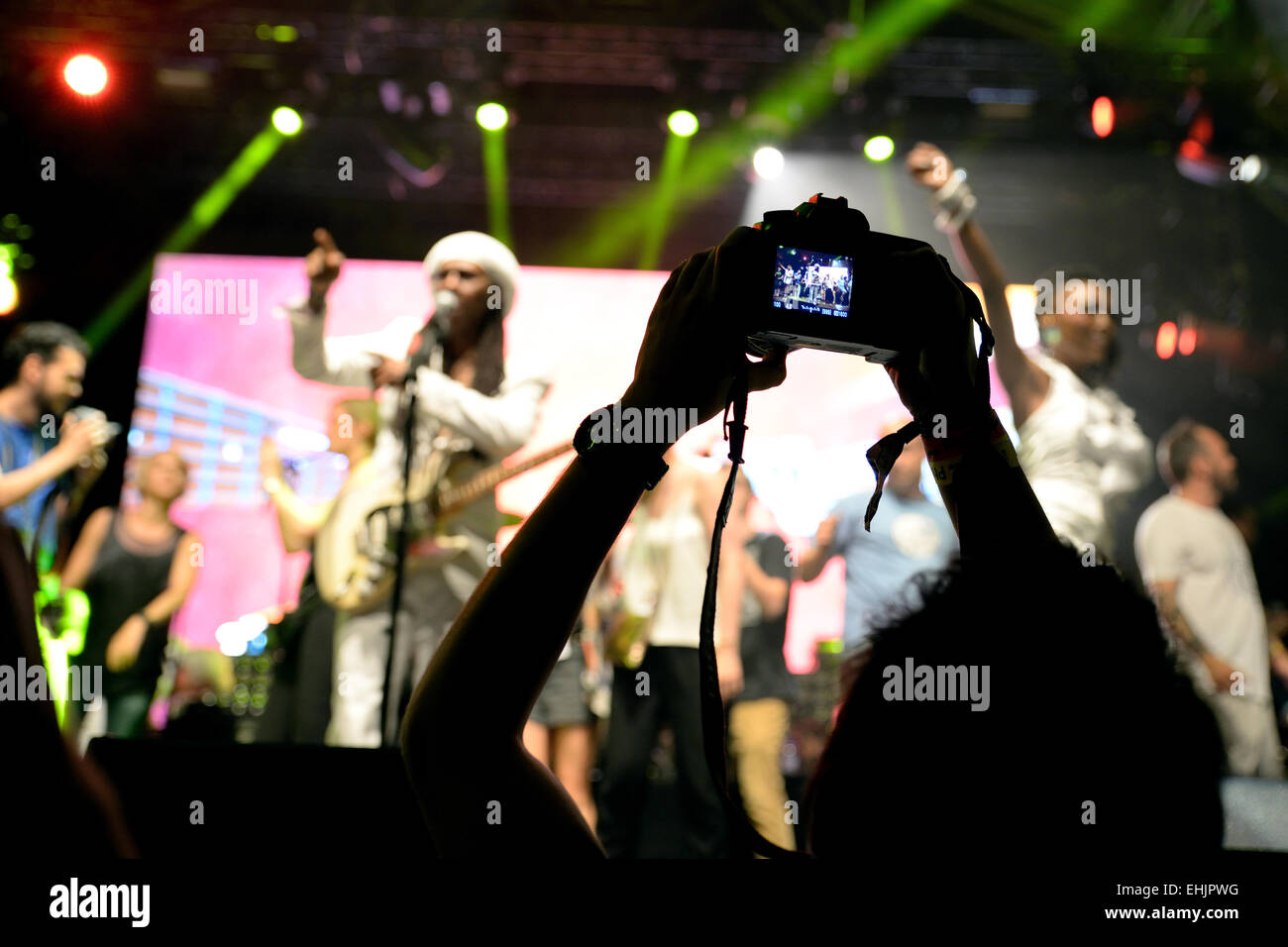 Crowd of people holding cameras hi-res stock photography and images - Alamy