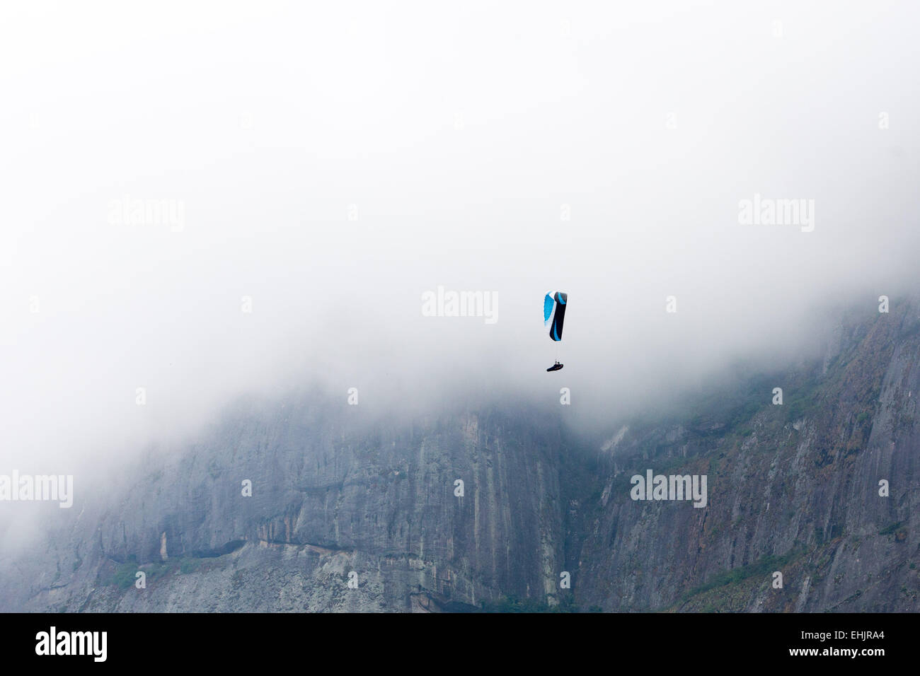 Paragliding platform hi-res stock photography and images - Alamy