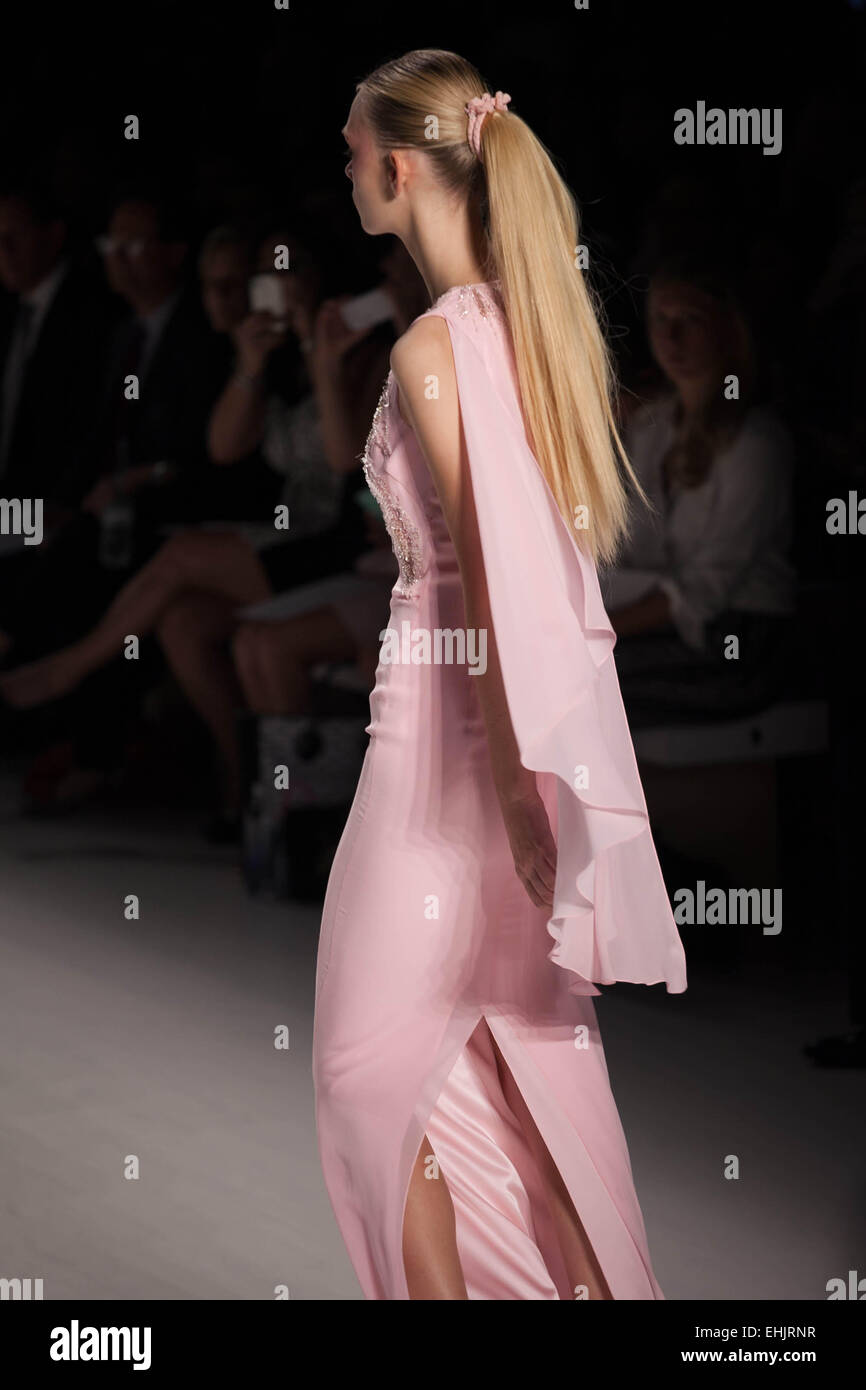 Mercedes-Benz New York Fashion Week Spring 2015 - Pamela Roland ...