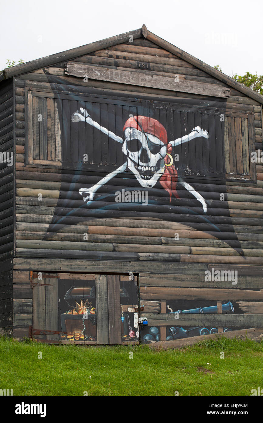 Skull and Crossbones Pirate Mural on Beach Hut in Whitstable England ...