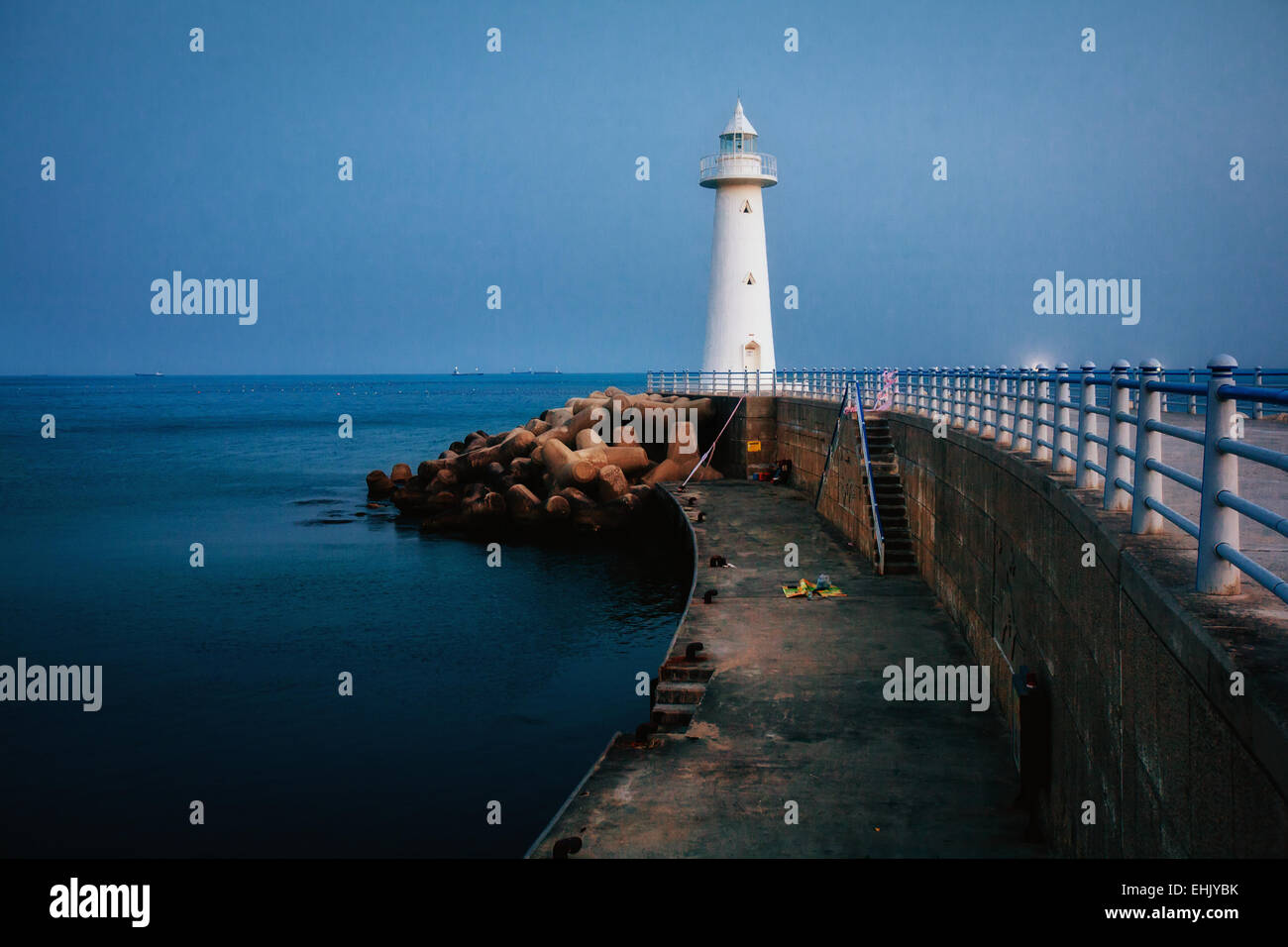 White lighthouse hi-res stock photography and images - Alamy