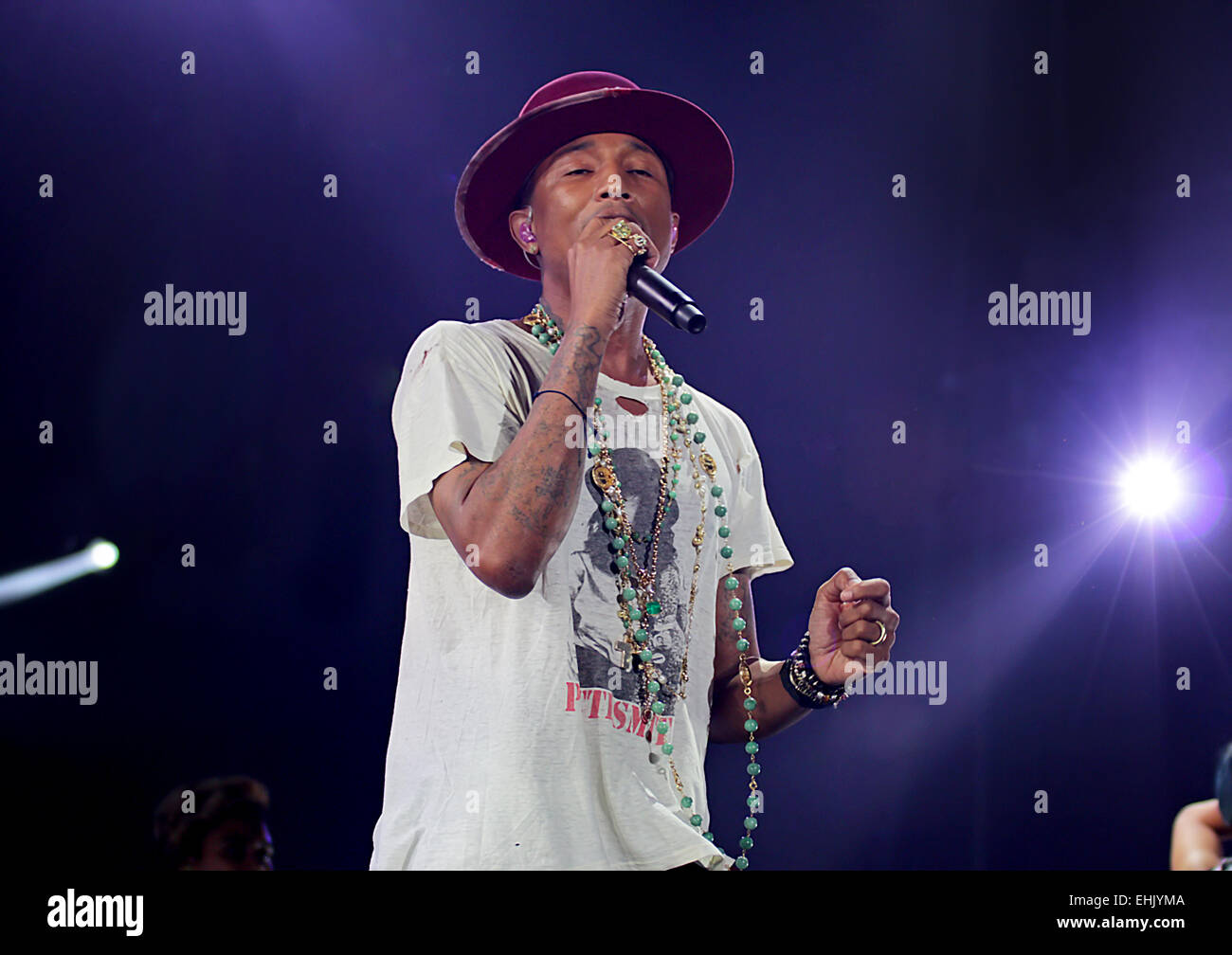 Pharrell Williams performing at Manchester Phones4U Arena Featuring ...
