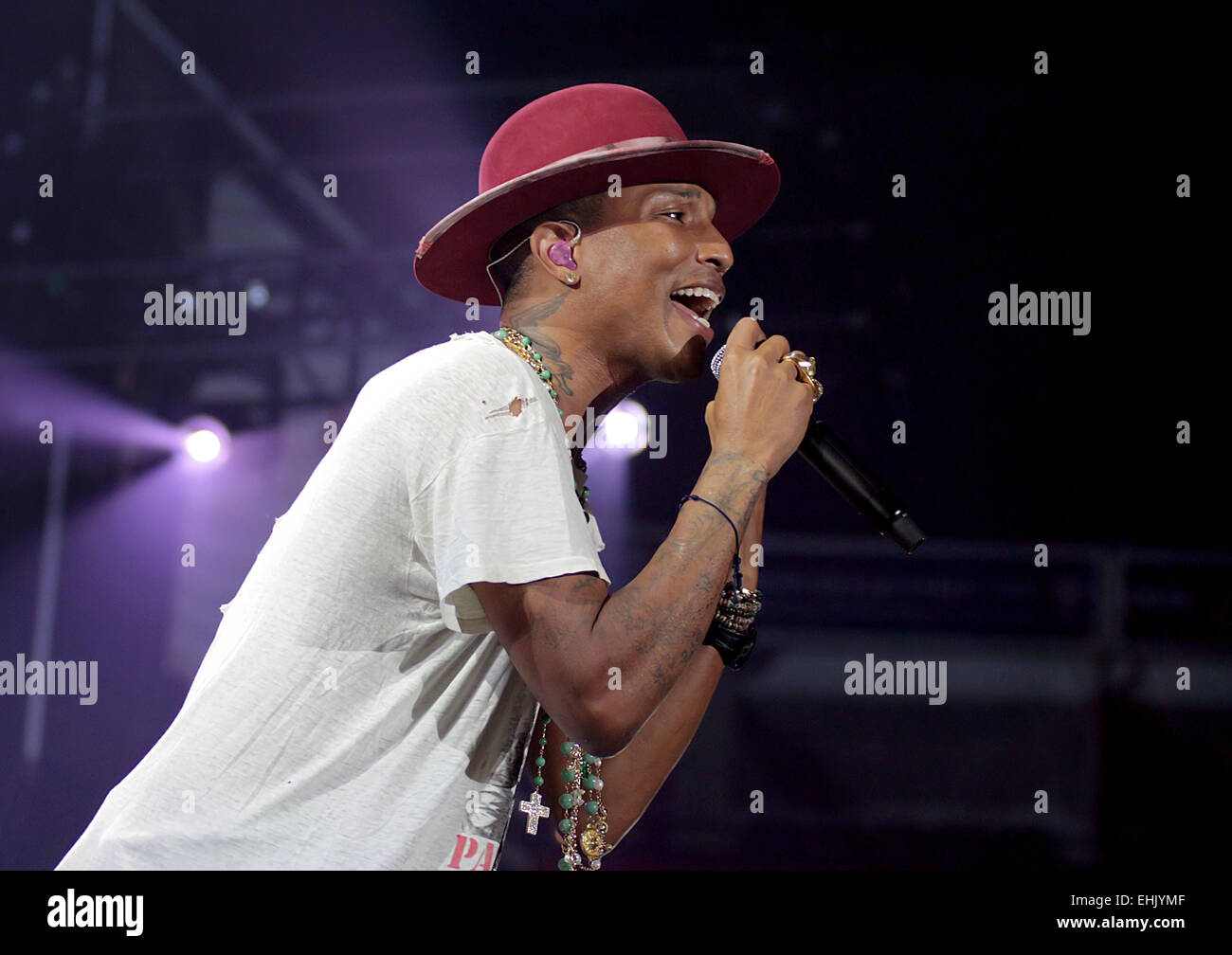 Pharrell Williams performing at Manchester Phones4U Arena Featuring ...