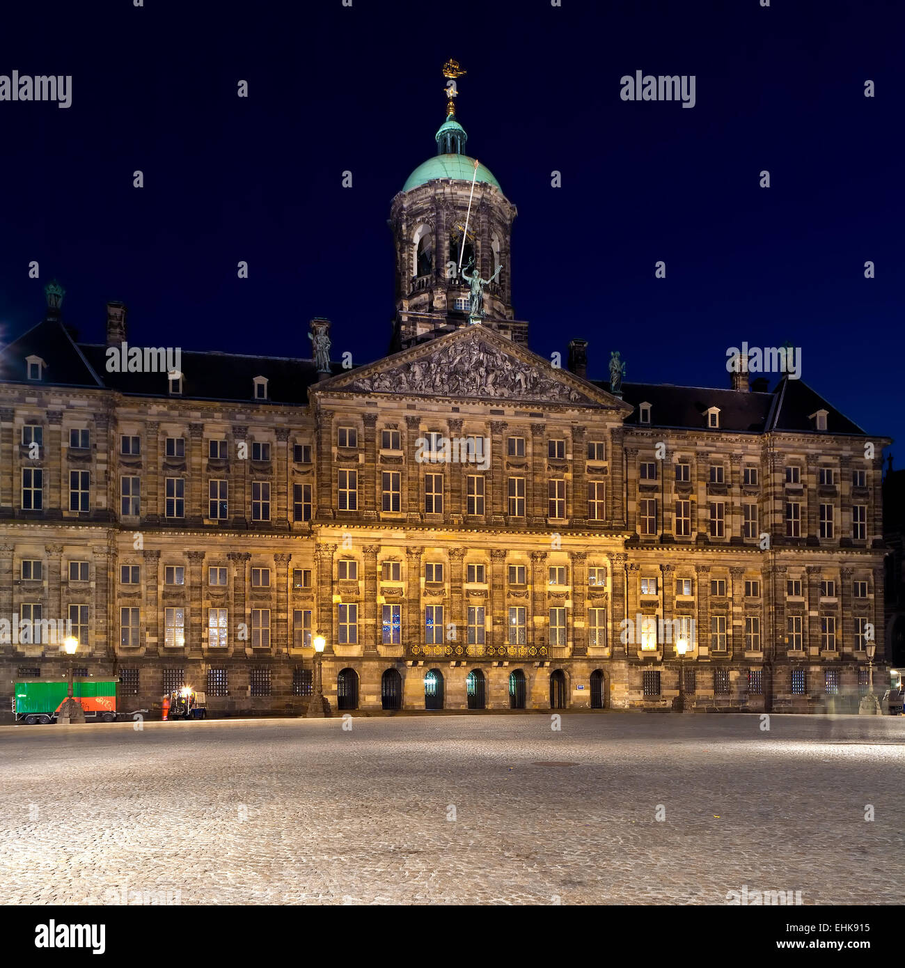 Royal palace dam square historical hi-res stock photography and images ...
