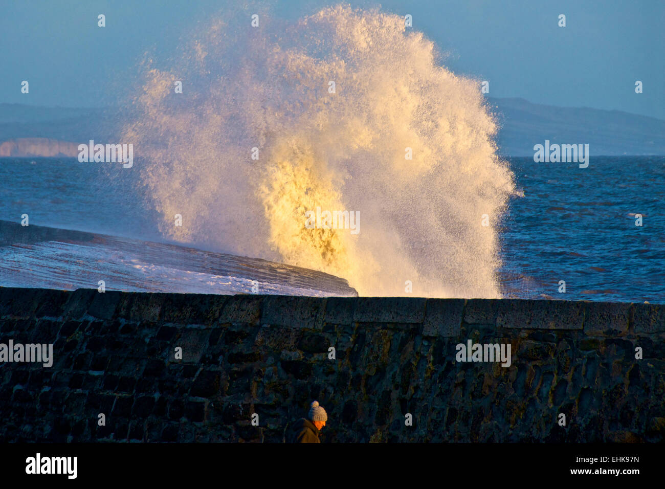 Lyme Regis wave on the Cobb Stock Photo - Alamy