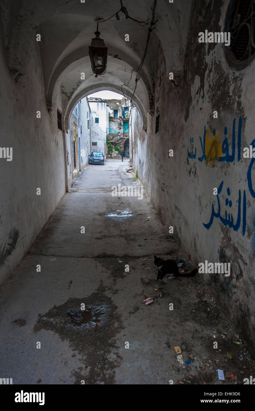Narrow arcade hi-res stock photography and images - Alamy
