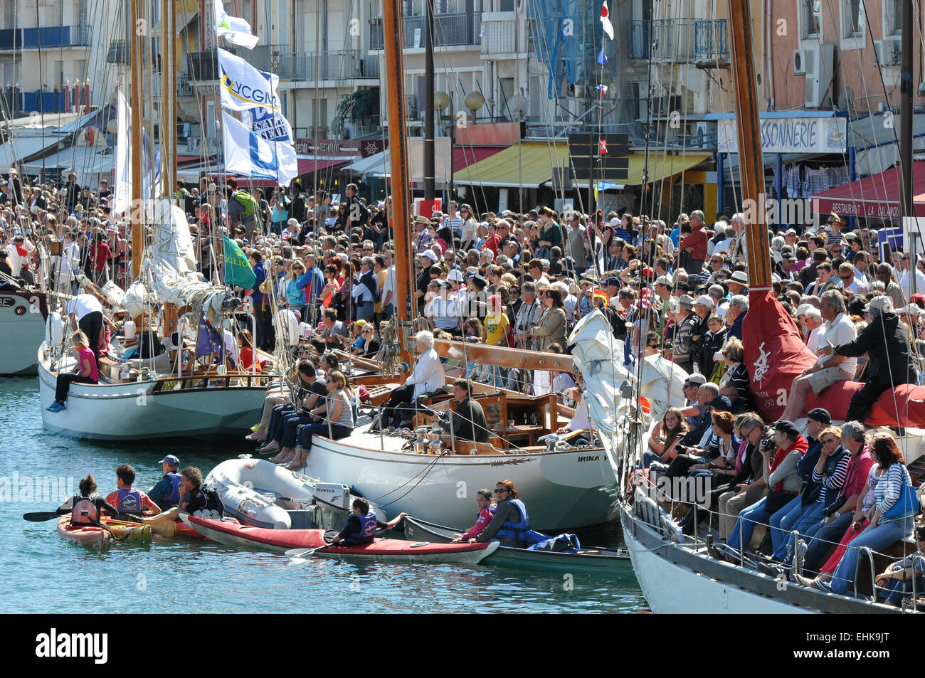 Water jousting hi-res stock photography and images - Alamy