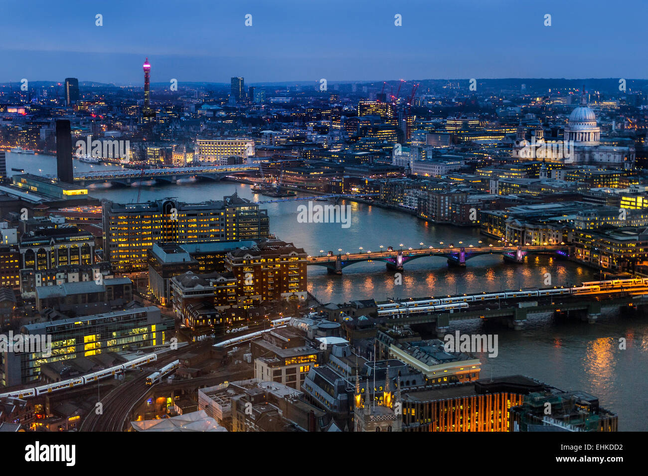 London city skyline looking west hi-res stock photography and images ...