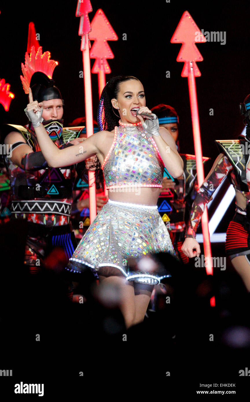 Katy perry o2 world hi-res stock photography and images - Alamy