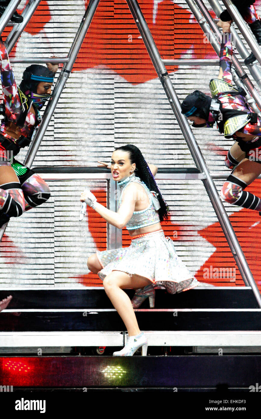 Katy perry o2 world hi-res stock photography and images - Alamy