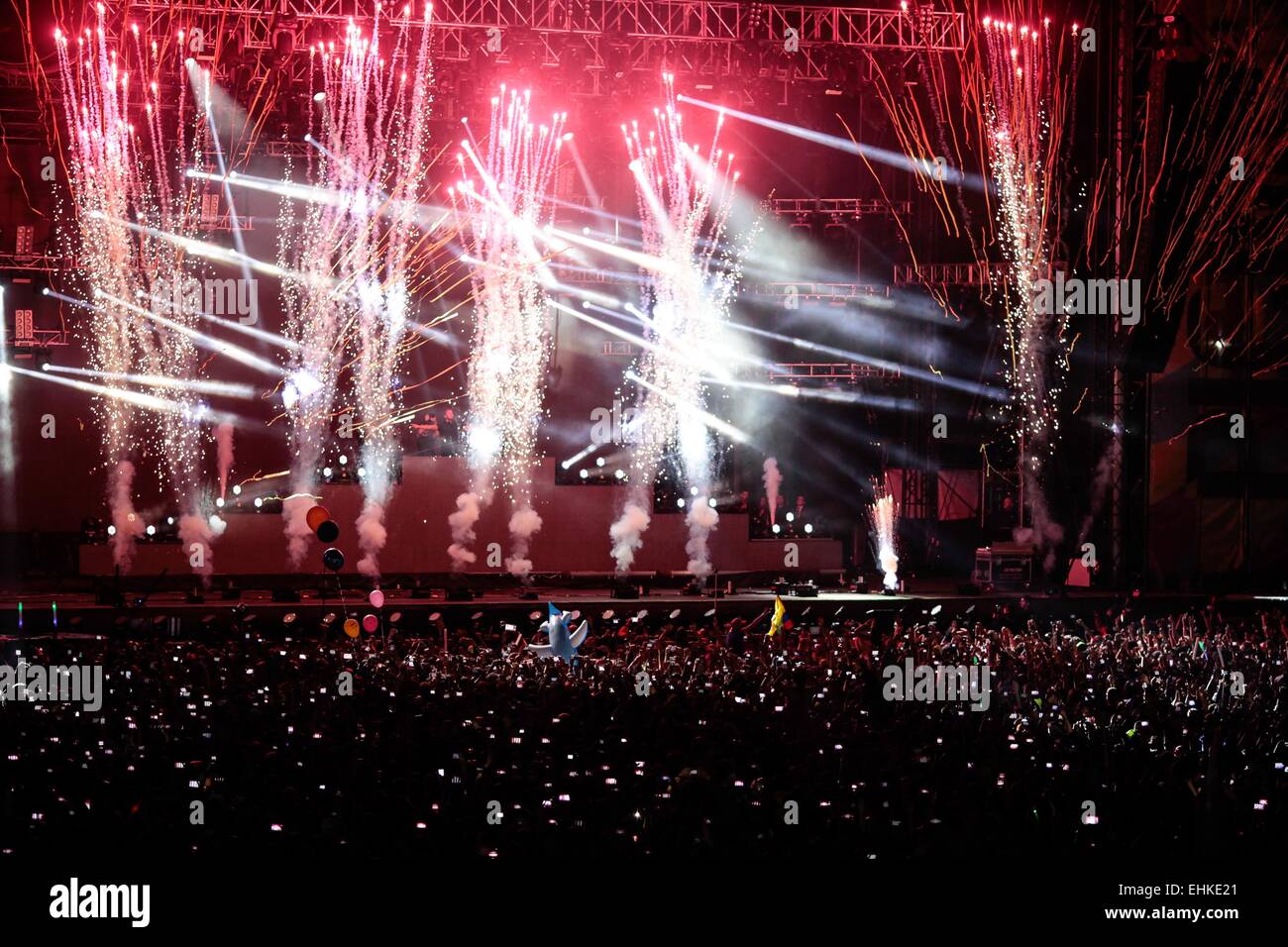 Calvin harris live hi-res stock photography and images - Alamy